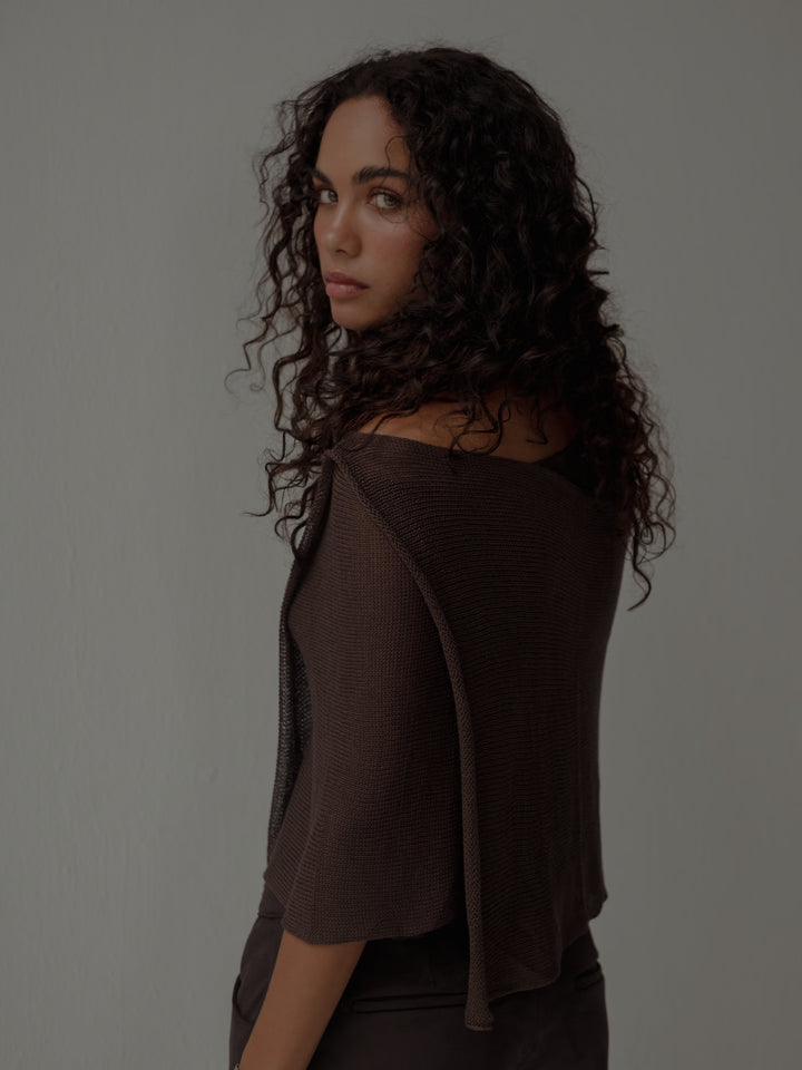 Poncho Tejido Asimétrico Café Para Mujer | One Half