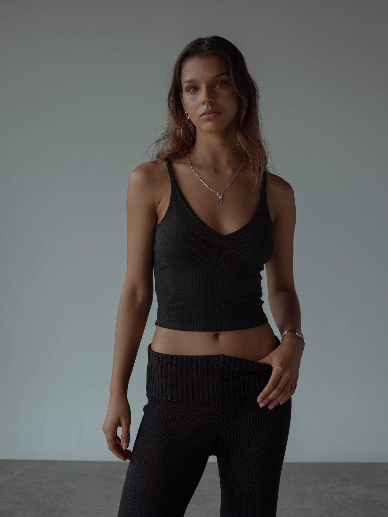 Crop Top Básico Color Negro | One Half